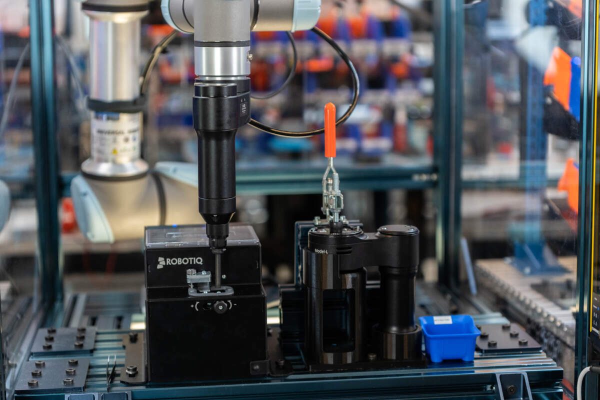 Robotiq screwdriving solution | efficient and precise screwdriving