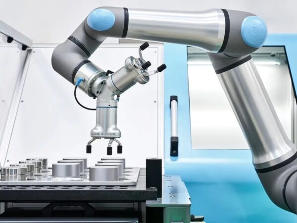 Universal Robots UR20 | Cobot with high payload capacity and range