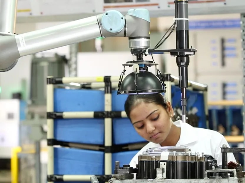 Assembly with cobots | Automatic screwing & joining
