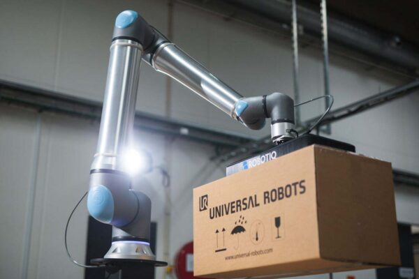 Universal Robots UR20 | Cobot with high payload capacity and range